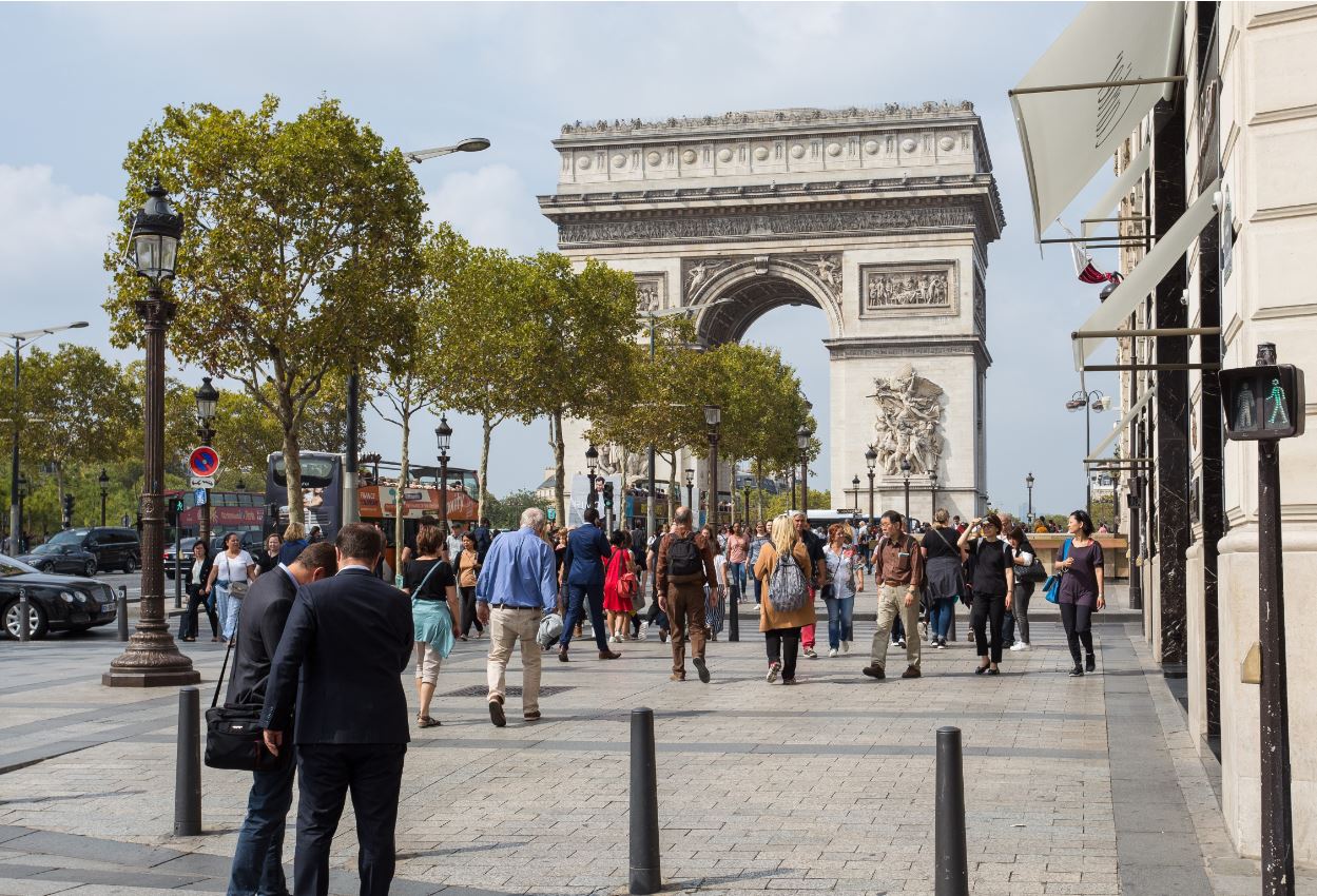 Paris Icon, Hotel Barriere Le Fouquet’s Blends the Old with the New on ...