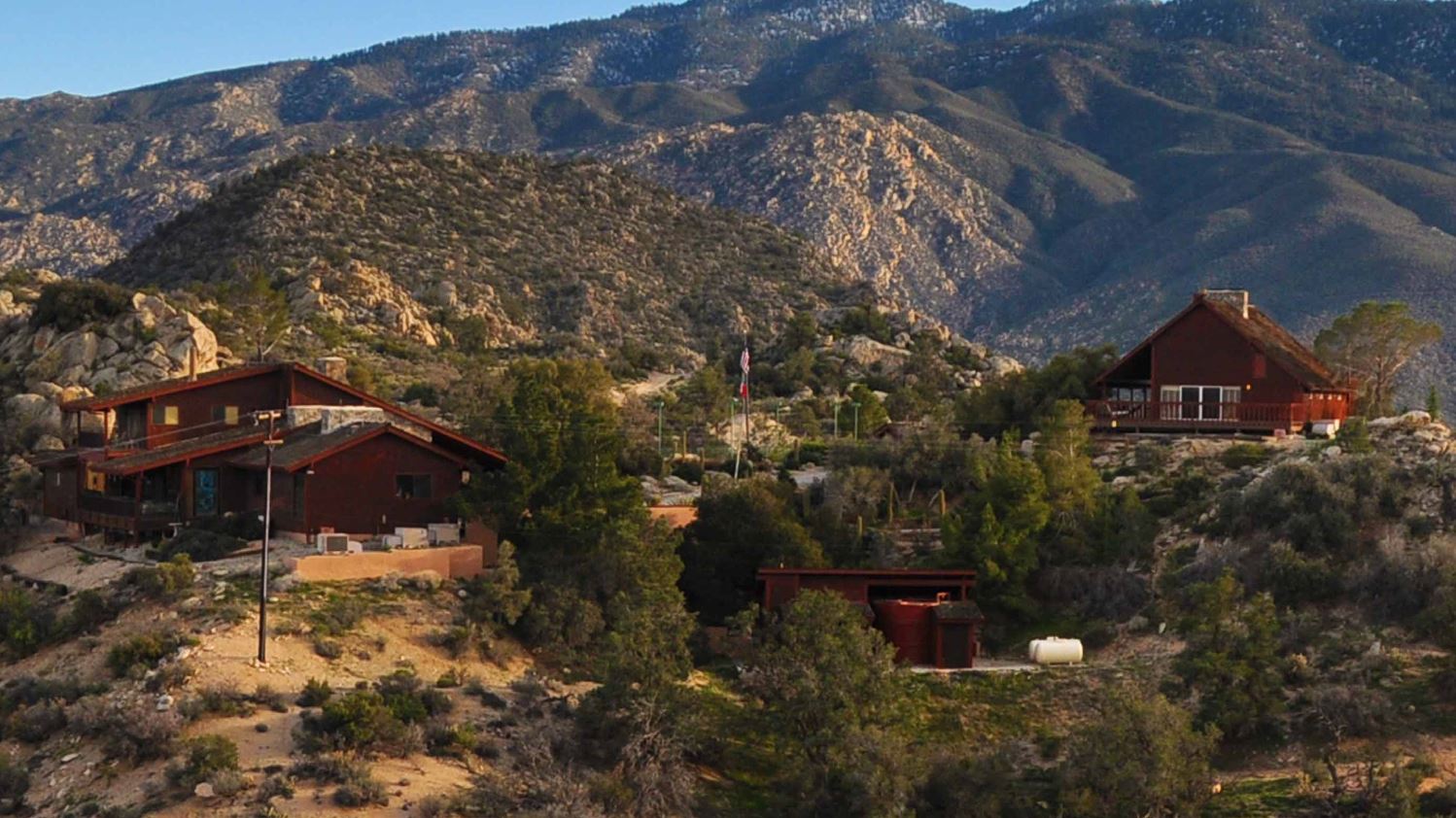 Hide Out in Frank Sinatra’s Cool Rat Pack Desert Pad