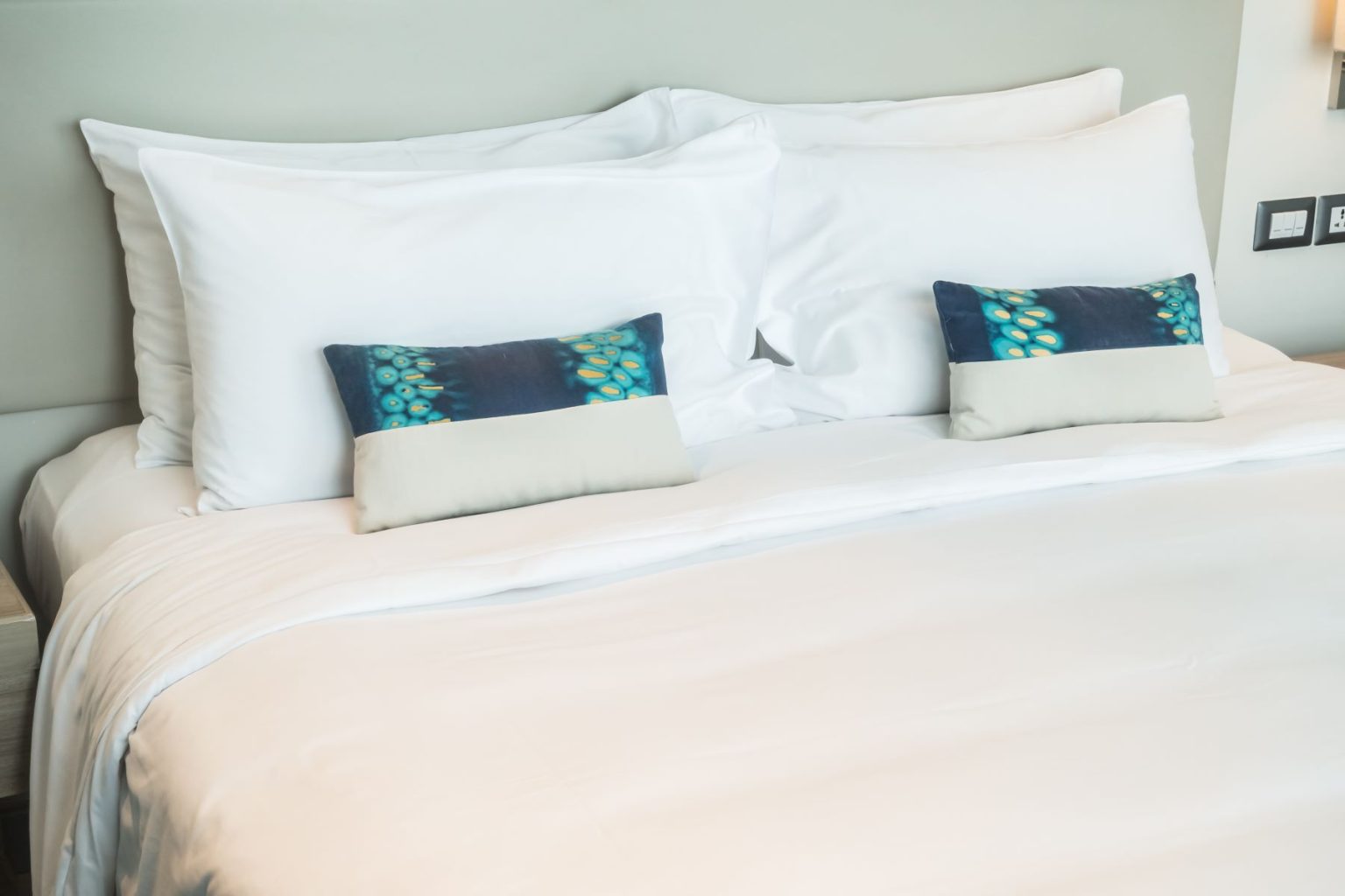 Role Of Absorbent Pads For Beds In Reducing Laundry And Cleanup - JustLuxe