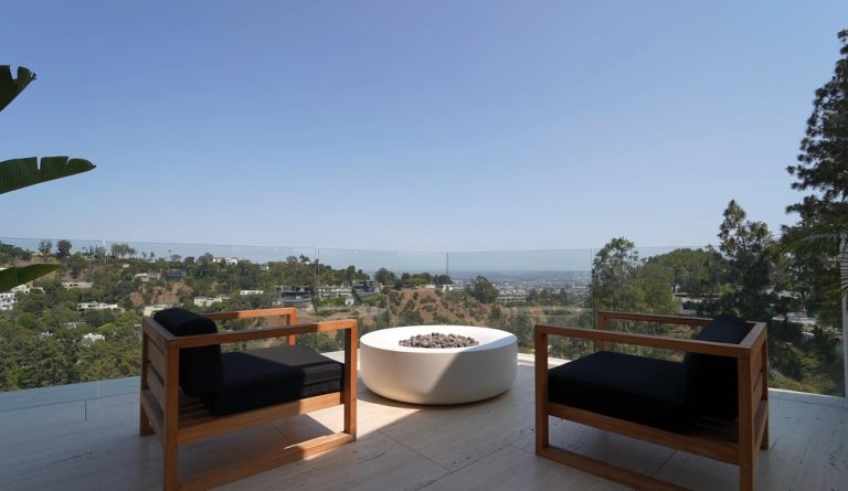 The Ultimate Guide to Luxury Poolside Furniture Brands of 2026 - JustLuxe