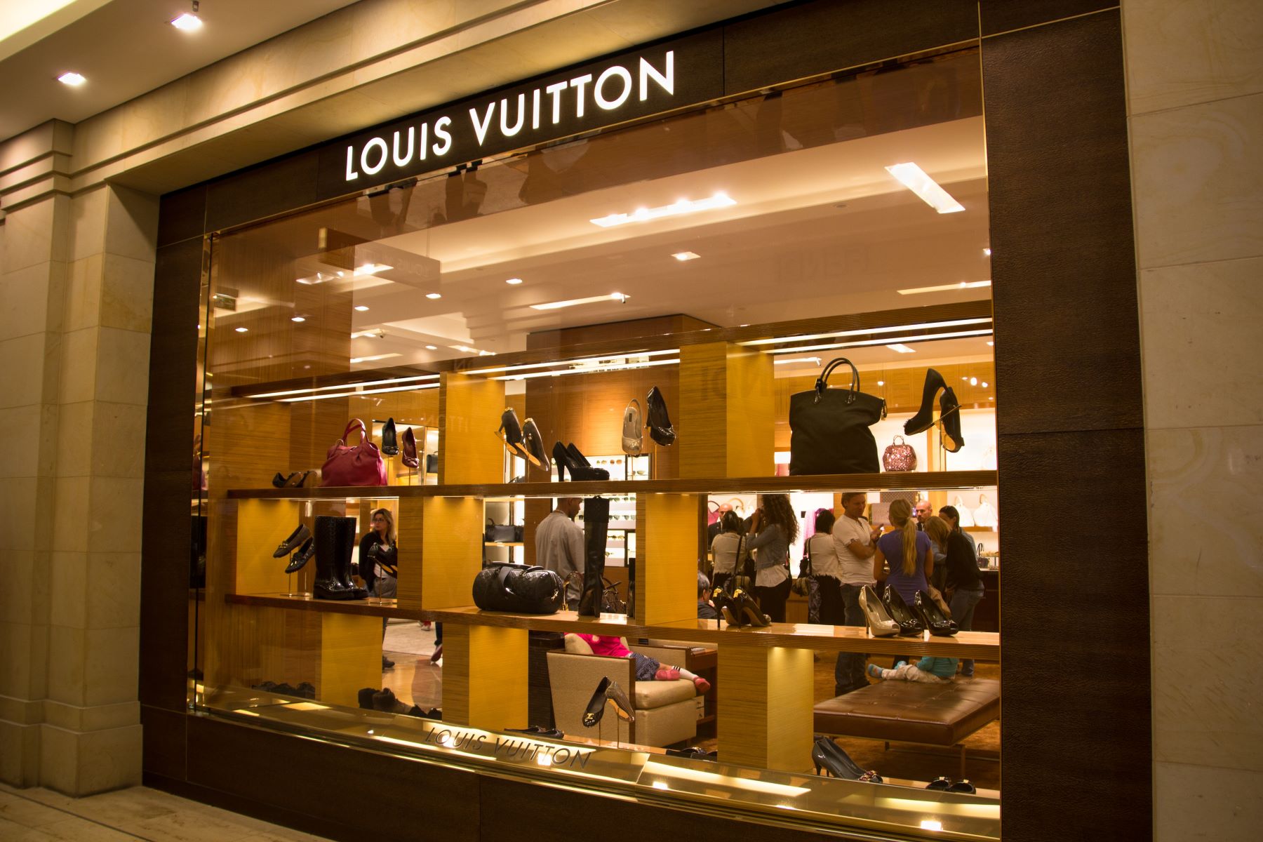 Luxury Stores In Shopping Malls: A Premium Retail Experience In The U.S ...