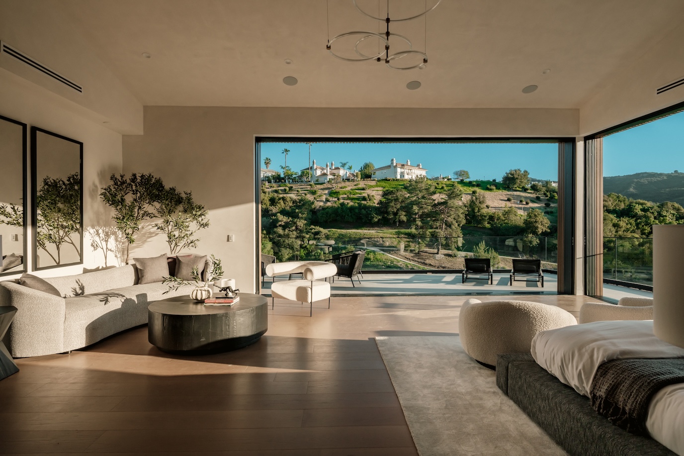 Above the Fairway: Inside Tarzana's Most Dramatic Contemporary ...